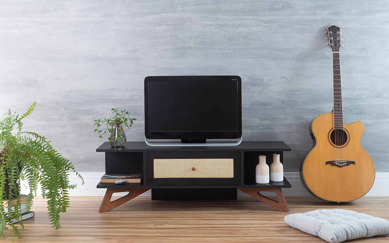 RACK TV PEQUENO BAIXO STILLS PRETO COM JATOBÁ 108X33,6X35,5CM- Compre ...