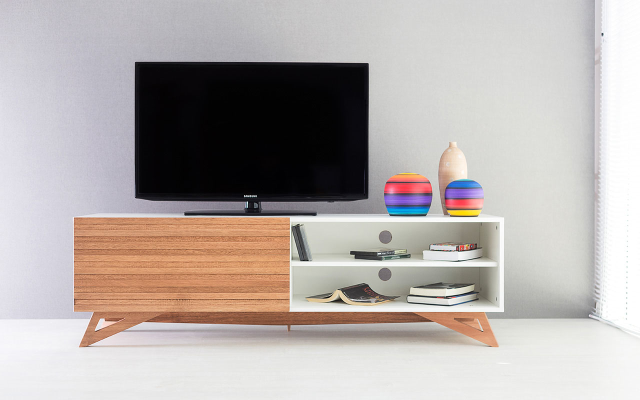 RACK TV MODERNO RETRÔ VINTAGE FREDDIE 1600 MDF BRANCO PÉS MADEIRA COR ...