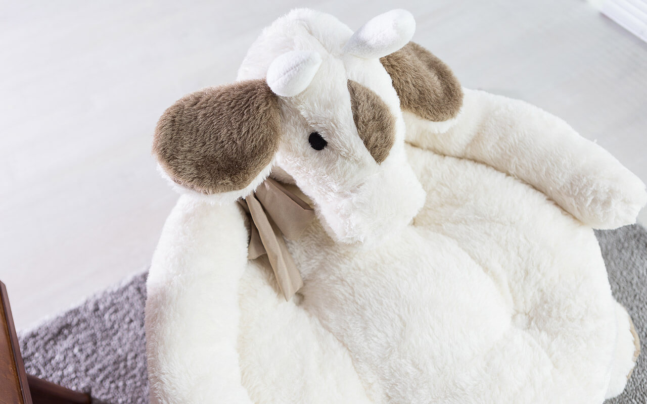 SOFÁ PUFF INFANTIL DE VAQUINHA GIGI DE PELÚCIA PARA QUARTO - 66x62x54 ...