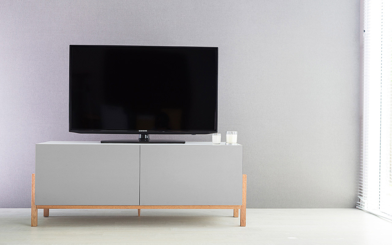 RACK TV CONTEMPORÂNEO MODERNO ERIC 1200 MDF BRANCO PÉS MADEIRA COR ...