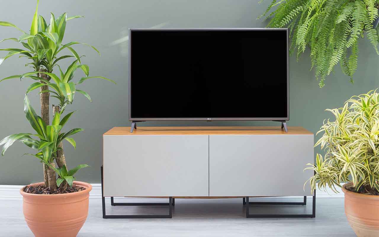 RACK PEQUENO PARA SALA COM 2 PORTAS CROSBY MDF FREIJÓ E CINZA 123X43 ...