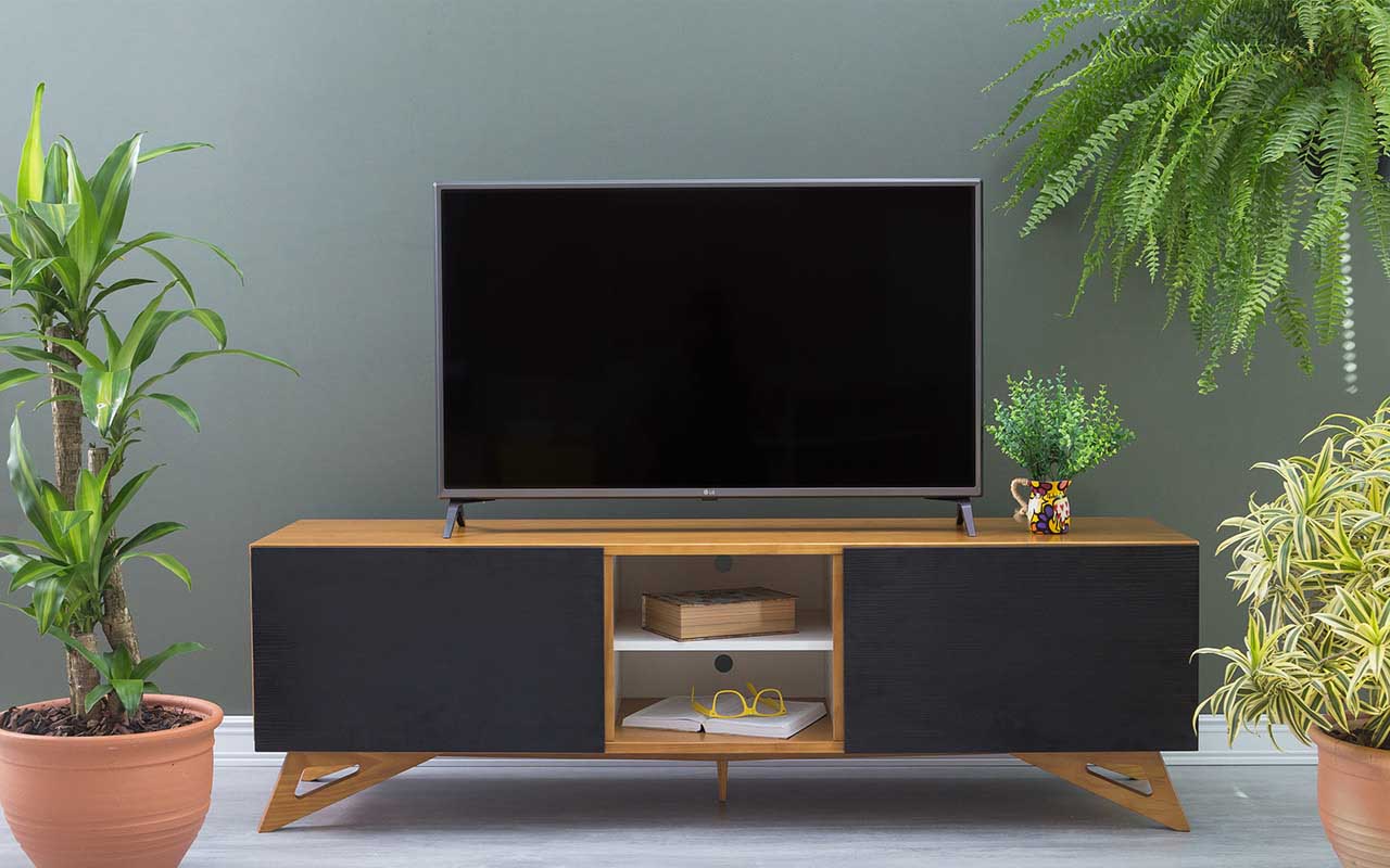 RACK TV MODERNO DE MADEIRA 2 PORTAS FREDDIE VERNIZ NÓZES E PRETO 160X43 ...